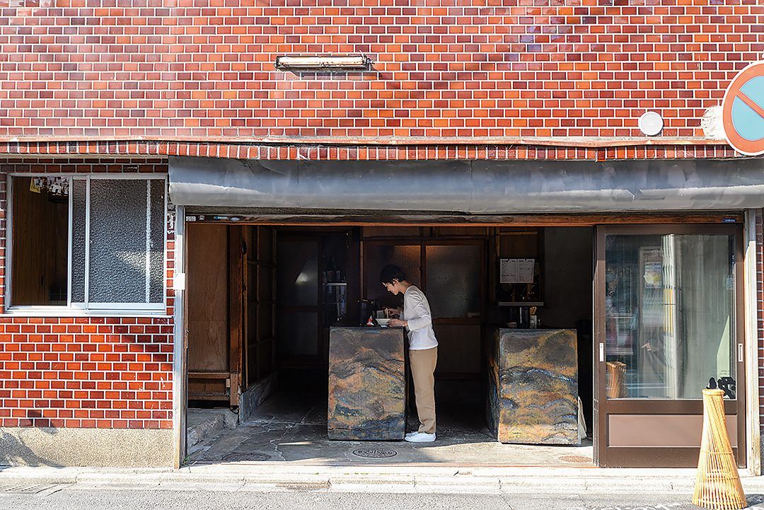 【京都市下京区】京都に新文化誕生!?旨み際立つ関西出汁の温そばを立ち食いで！[suba] ｜ KYOTOLIFE