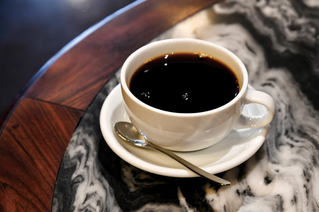 【京都市東山区】歴史を受け継ぎつつ、気分一新。祇園[COFFEE Cattleya]で、シングルオリジンのコーヒーを ｜ KYOTOLIFE